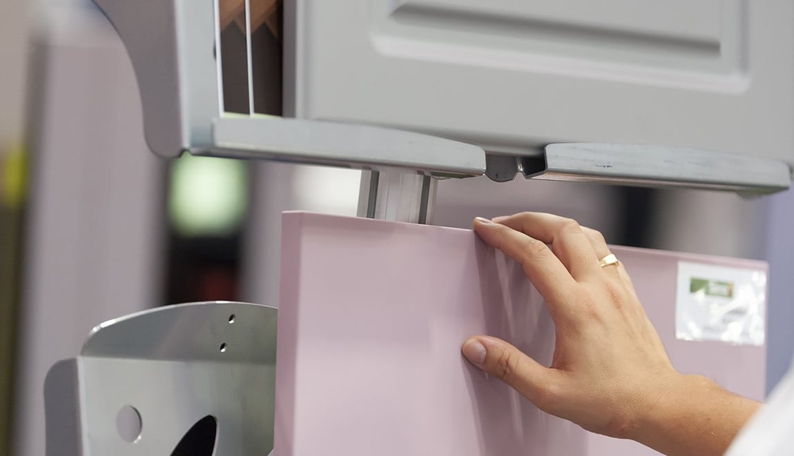 Roller coating on wood: techniques and advantages | Cefla Finishing